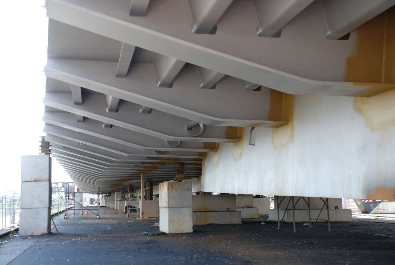 Assemblage sur le quai du Port de Mertert - Galeries - Portail des ...