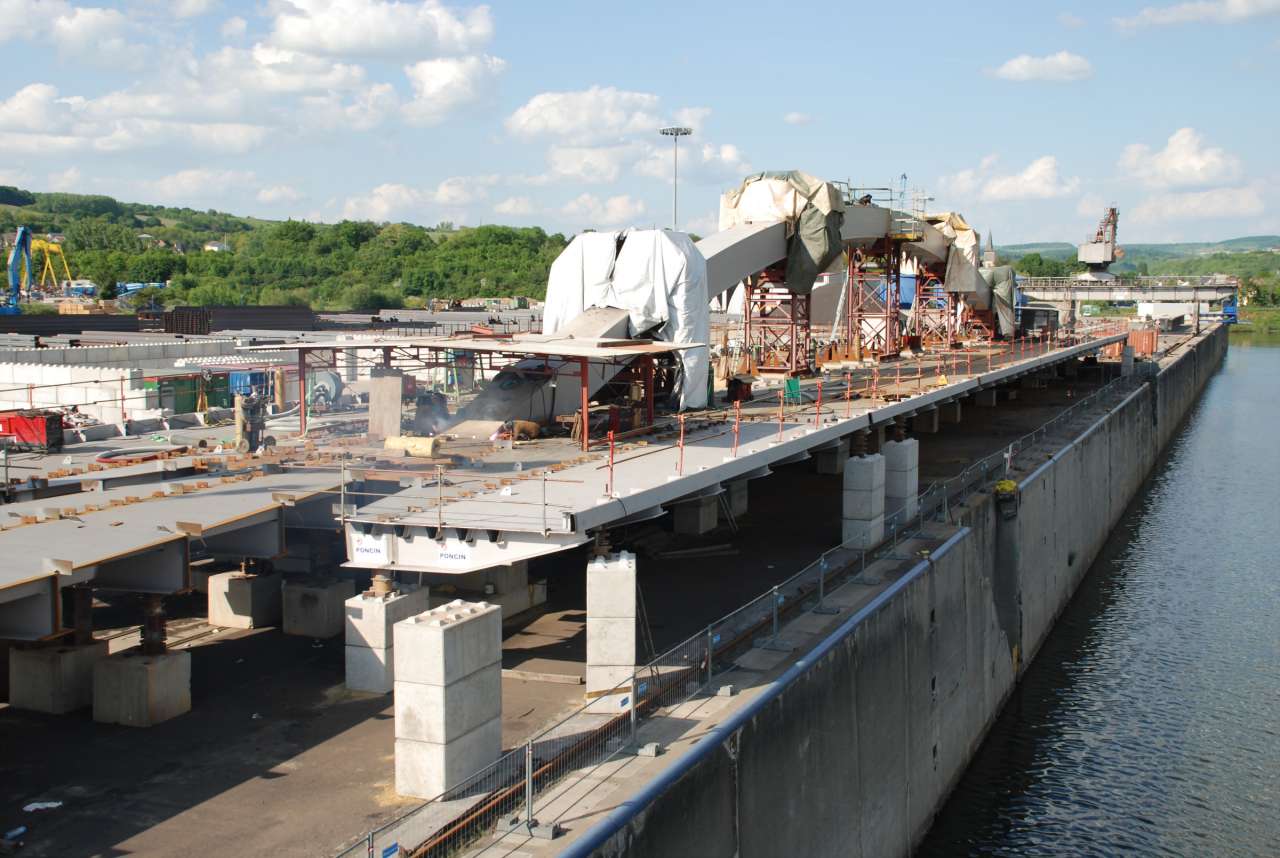 Assemblage sur le quai du Port de Mertert - Galeries - Portail des ...